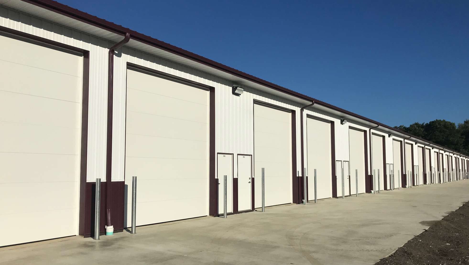 Commercial Storage - Leader Storage